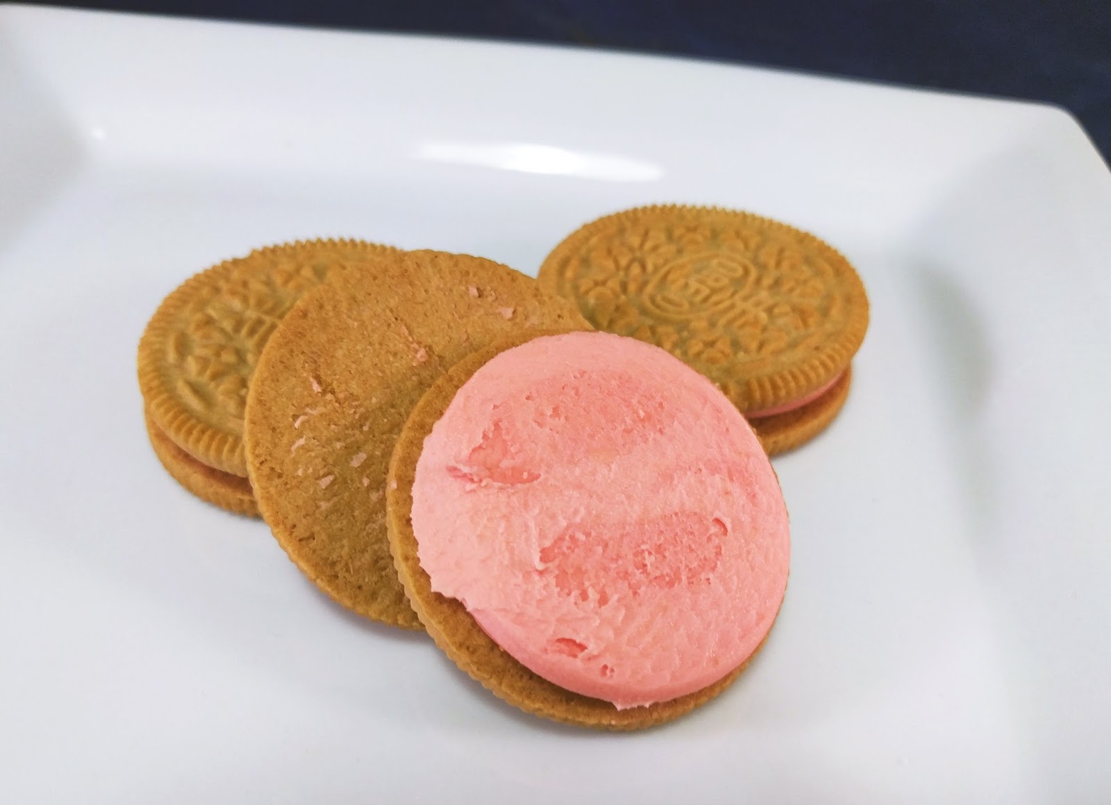 The Food Kingdom: Oreo Update: Strawberry Shortcake Oreos (and S'More!)