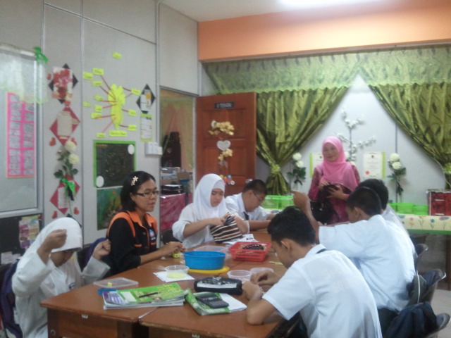 CaTaTaN JeMaRi ..AnAk PaNtAi..: Sekitar lawatan dari guru dan murid ...