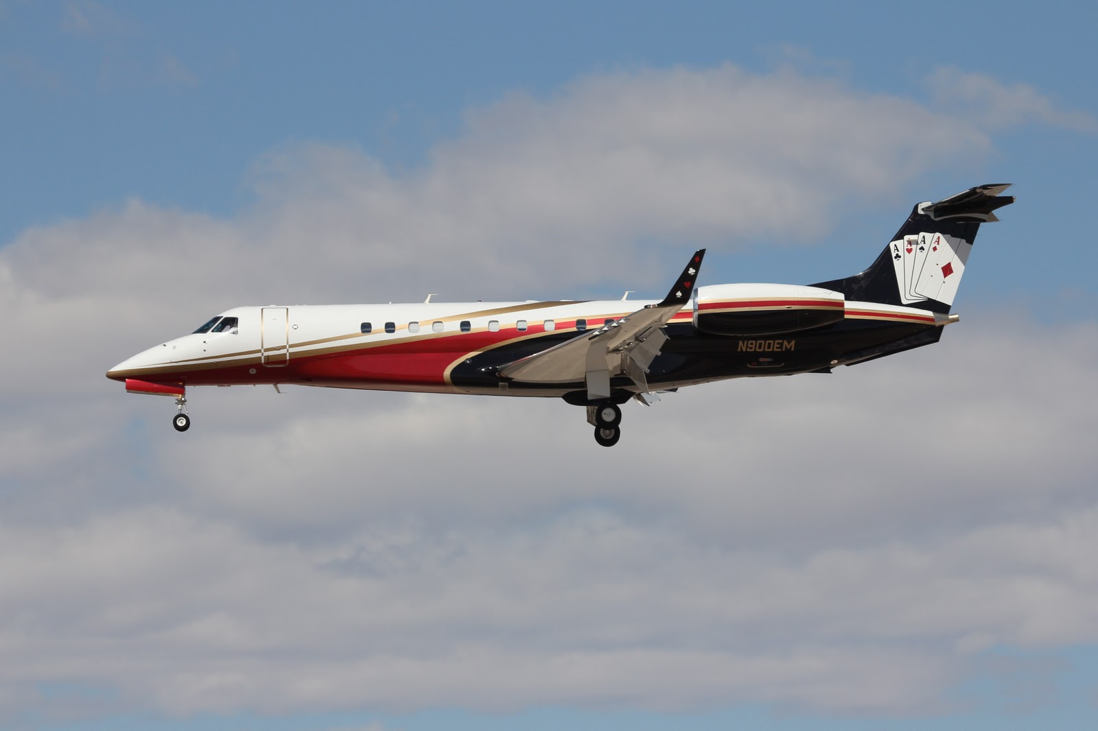 FlyingPhotos Magazine Executive Aviation: Embraer EMB-135BJ Legacy 600