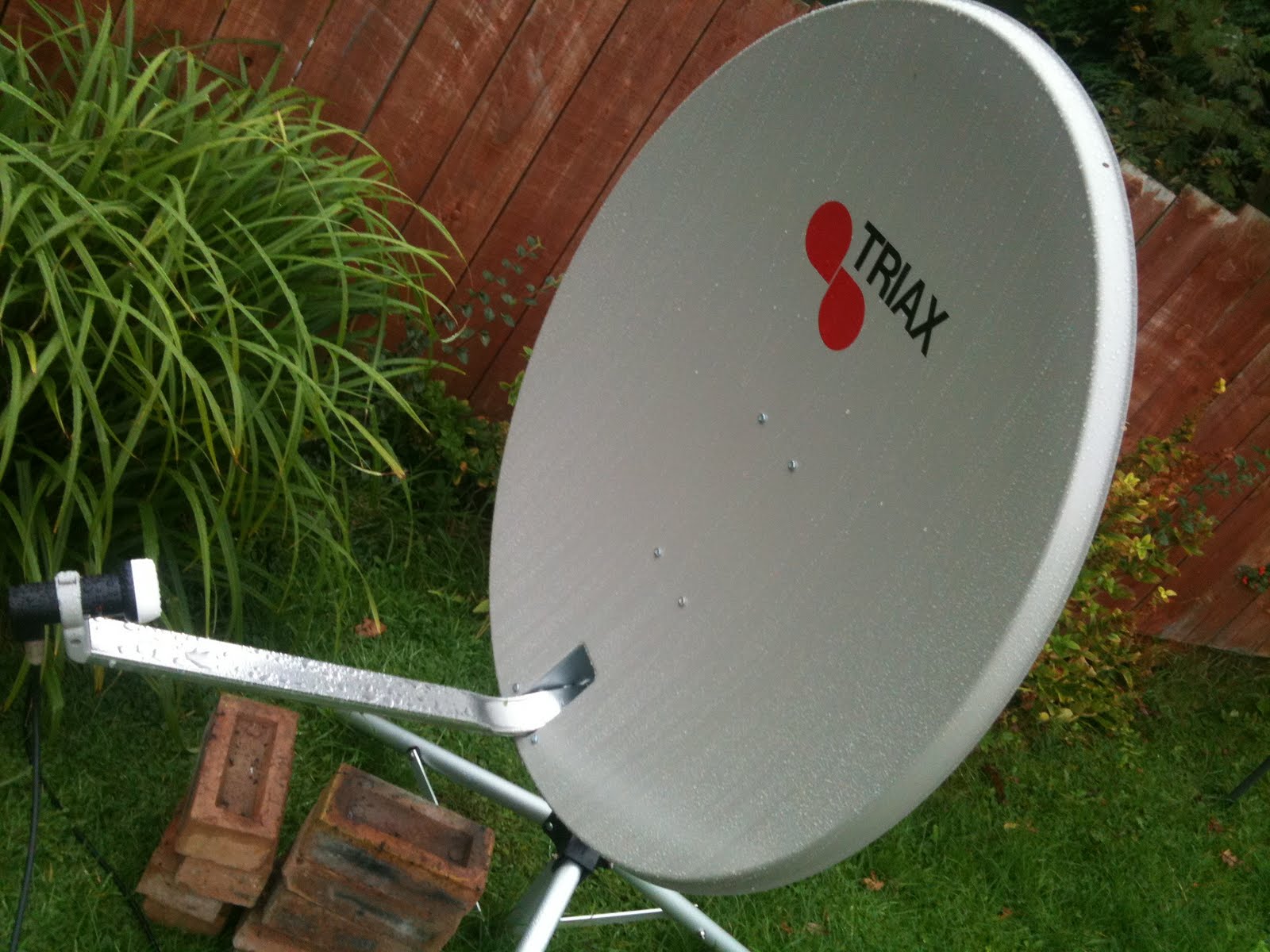 The Satellite TV and FM Radio blog: My Dish Setup: Triax TD88 + Inverto LNB