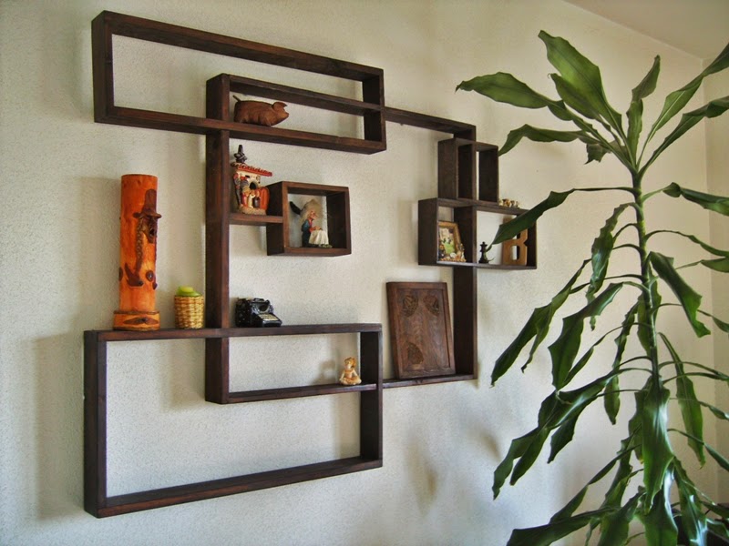 Estanterías de madera que dinamizan el ambiente