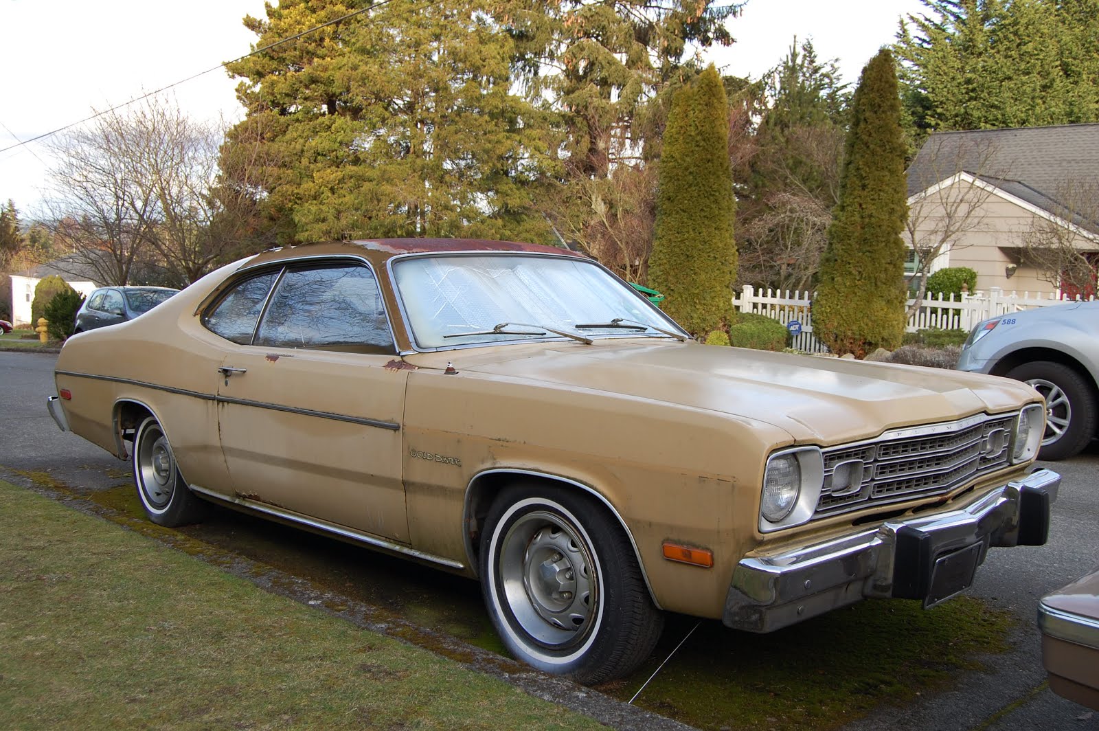Seattle's Old Cars: 1973 Plymouth Gold Duster