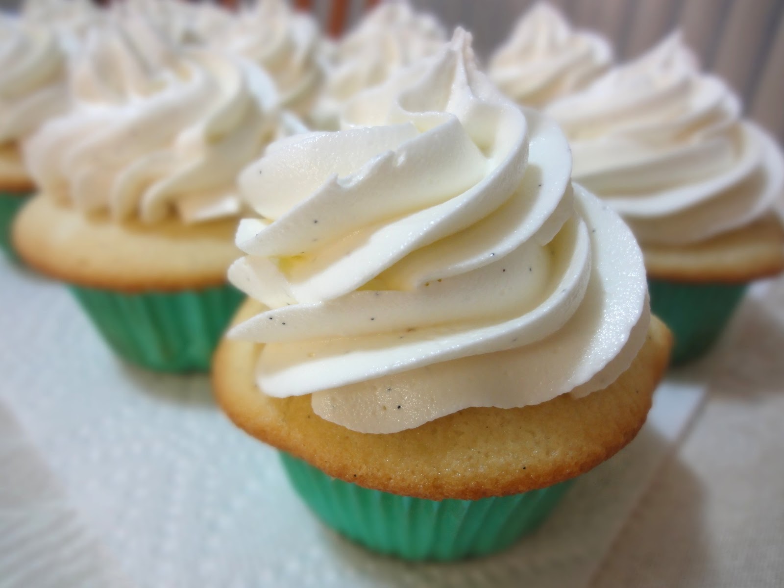 Blog as you Bake: Vanilla Bean Cupcakes