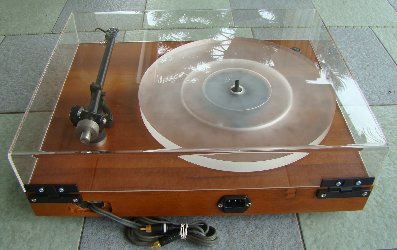 KINTA VALLEY AUDIO: Rega planar 3 with solid wood plinth ( SOLD )