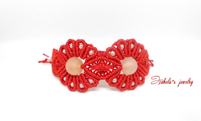 Red flower macrame bracelet / Izabela craftwork