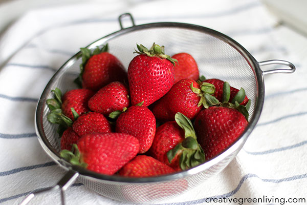 How to Choose & Store Ripe Strawberries | Creative Green Living