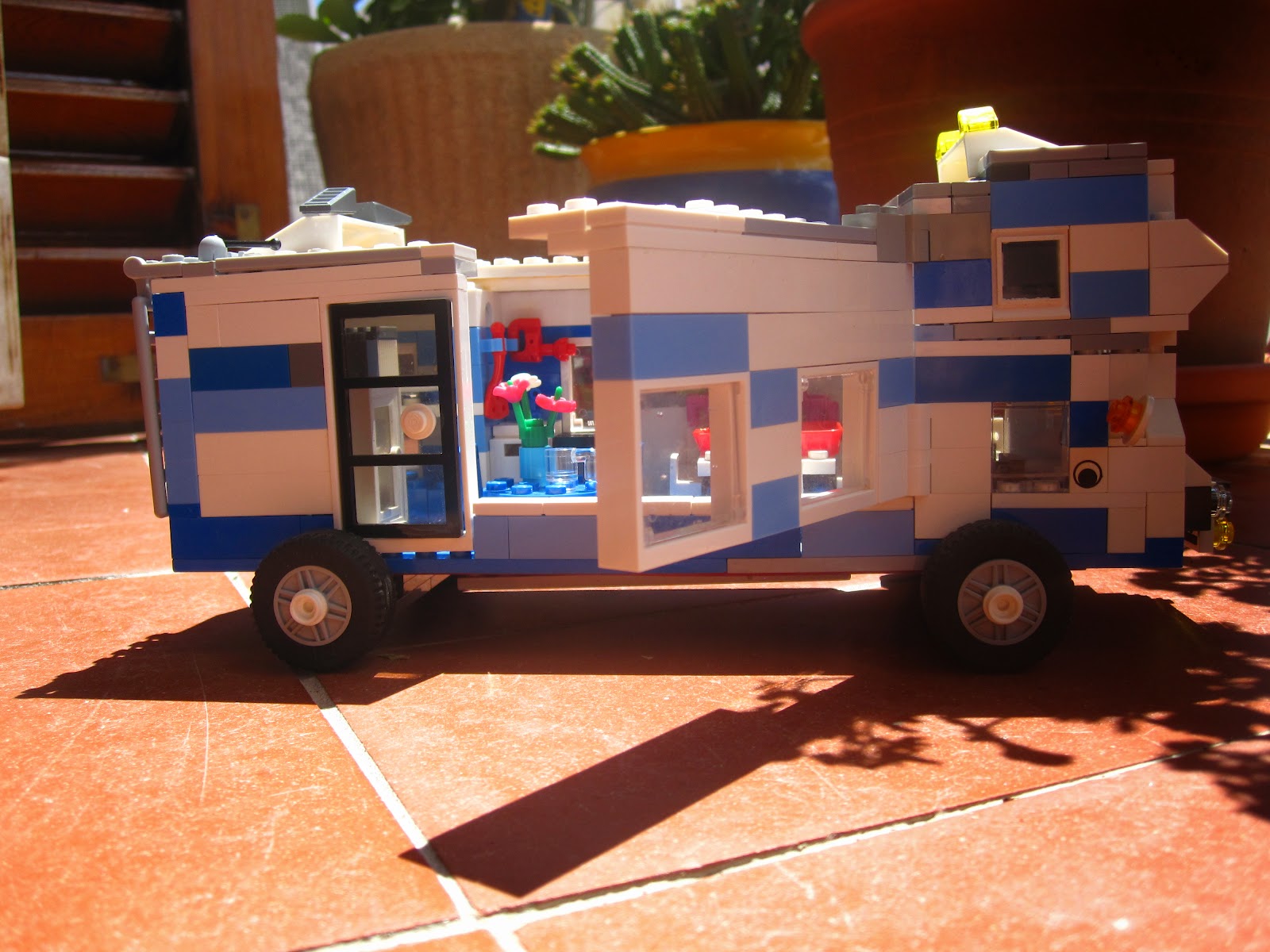 La Caseta Sobre Rodes: L'autocaravana de Lego