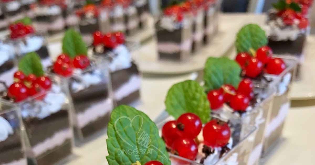 Miki's Food Archives : Fruity Moist Chocolate Cake Canape