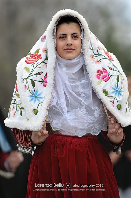 Sardinian Folk Costumes - Costumi Sardi: Osilo/Osile