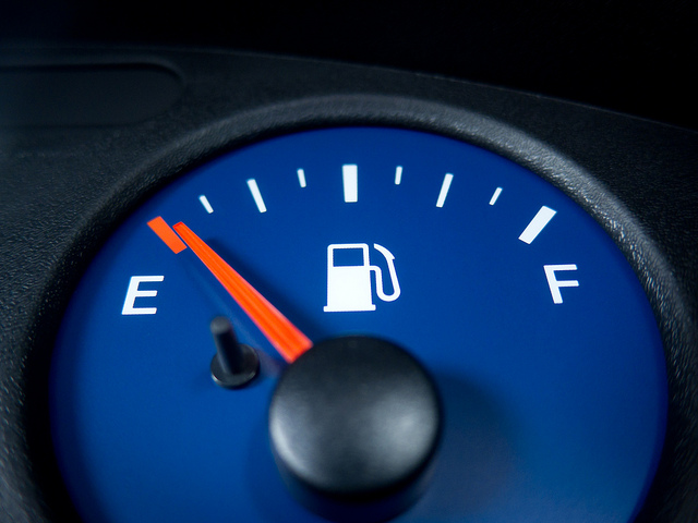 Everyday Idioms!!!: To be running on fumes