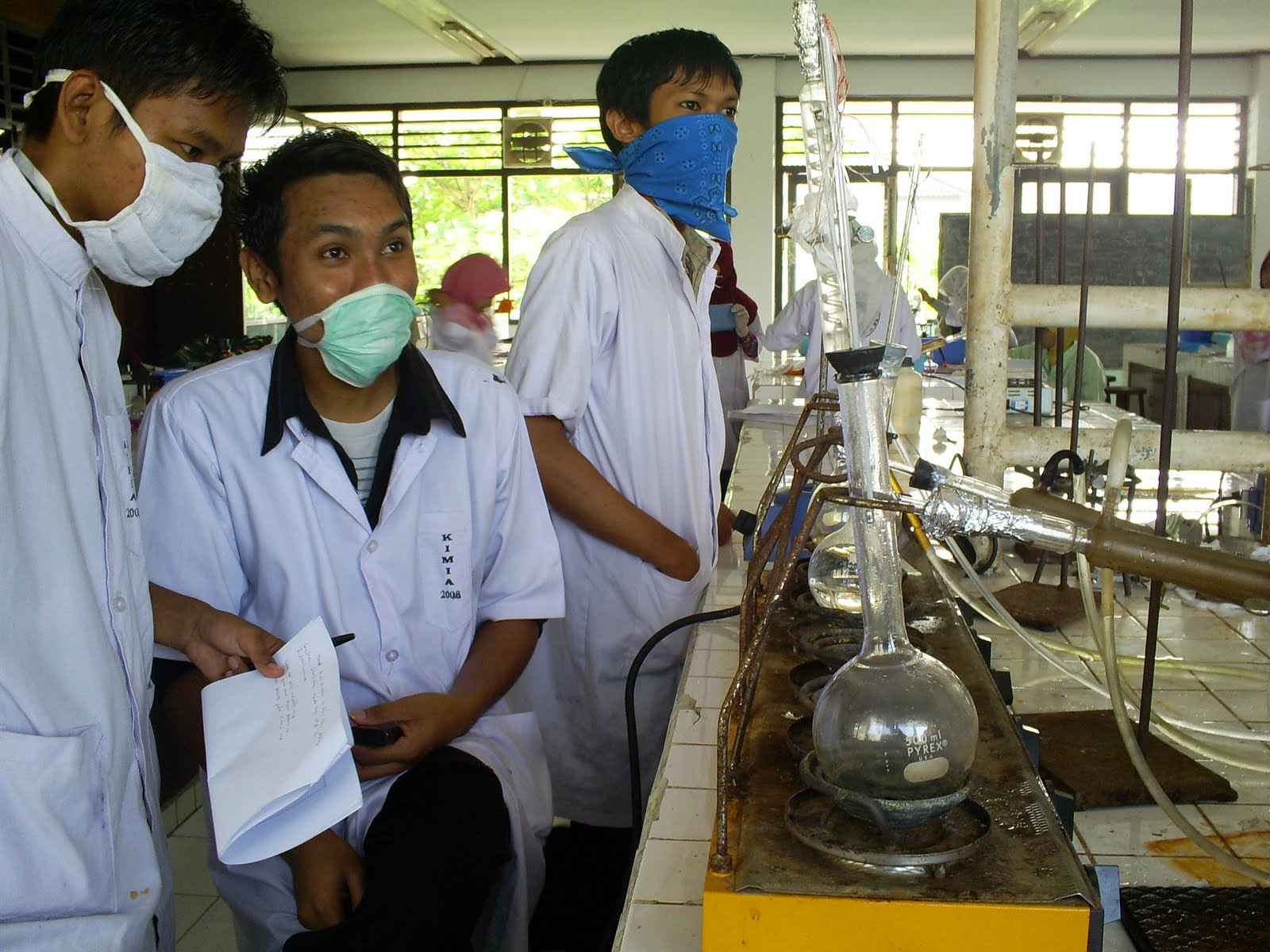 Laboratorium Kimia UNM | Al Chemist of Rahmah