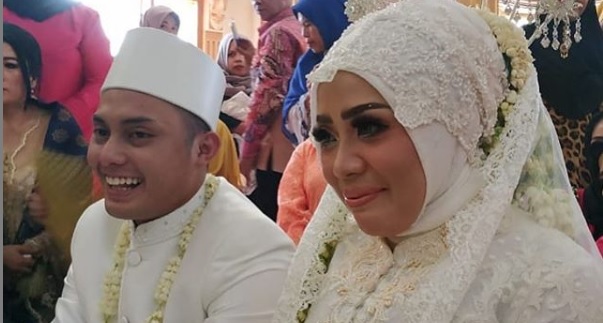 Tanya Pekerjaan Suami Barunya, Feni Rose ‘Ditampar’ Muzdalifah - Blog Viral
