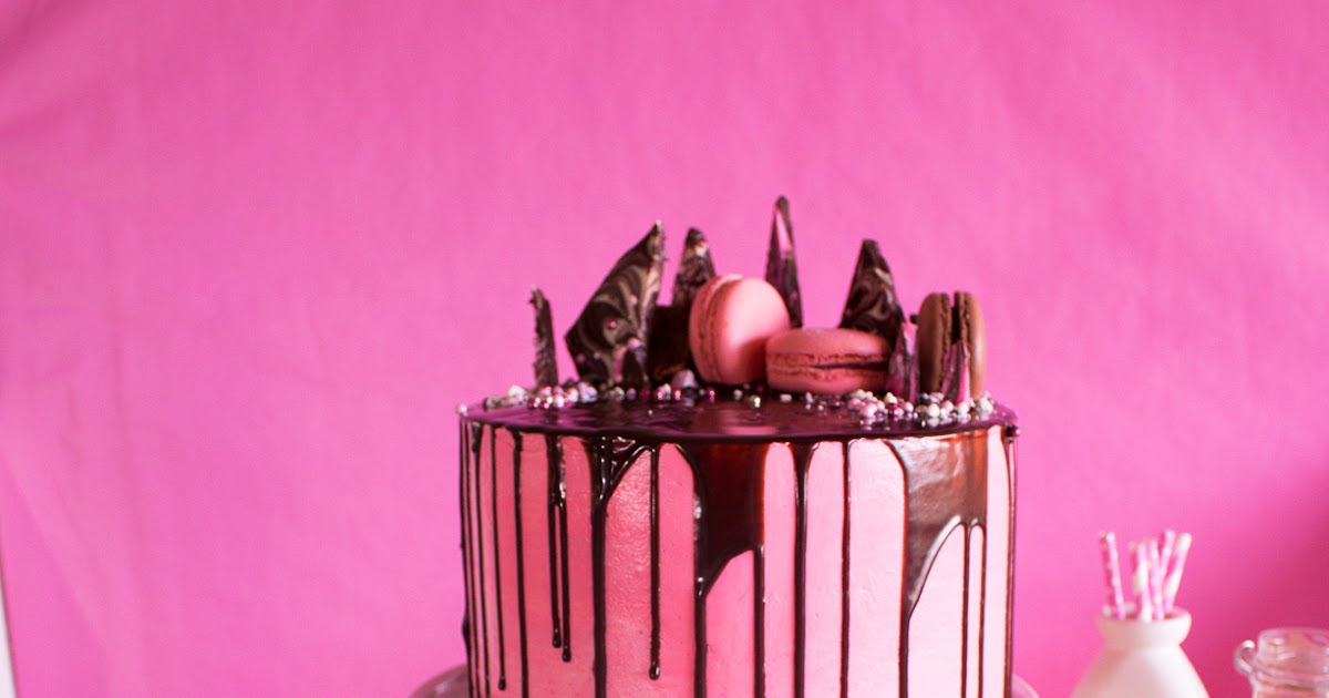 Cassie Cakes: Sky High Mud Cake with Party Pink Icing