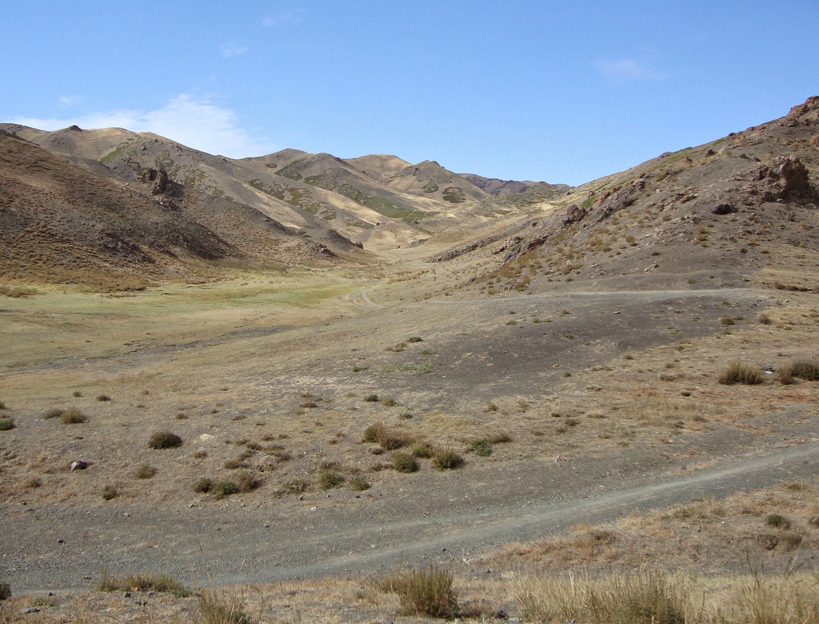 Au Fil du Jardin: Yoliin Am - the valley of the vultures