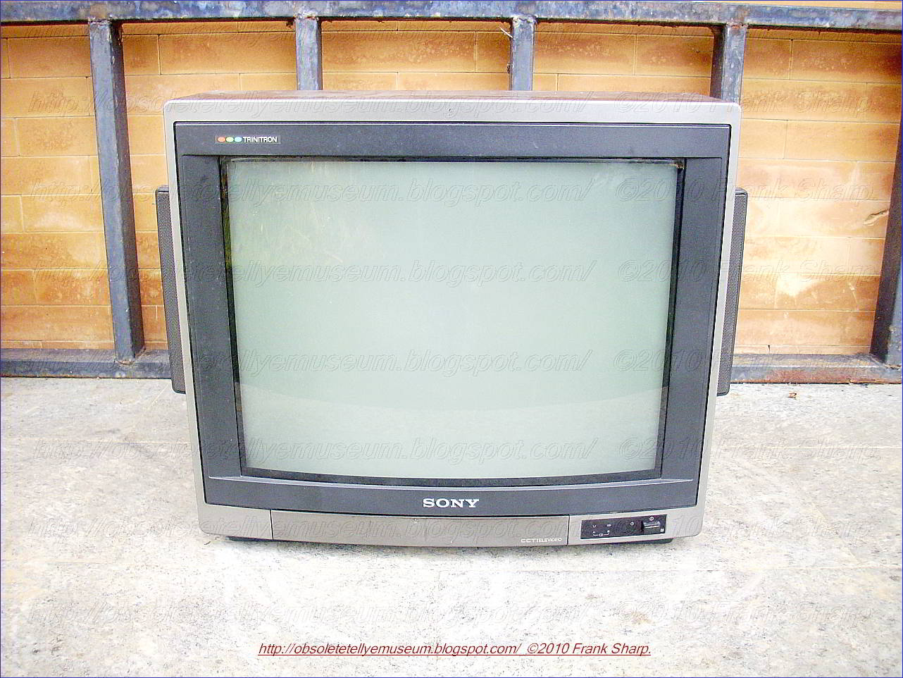 Obsolete Technology Tellye !: SONY TRINITRON KV-21XRTA YEAR 1986.