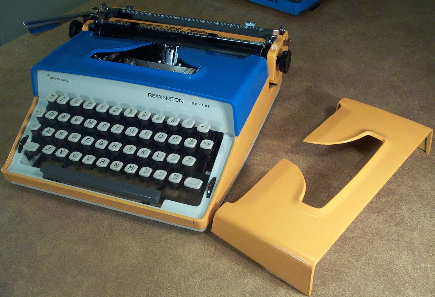 oz.Typewriter: Prettily Painted Portable Typewriters