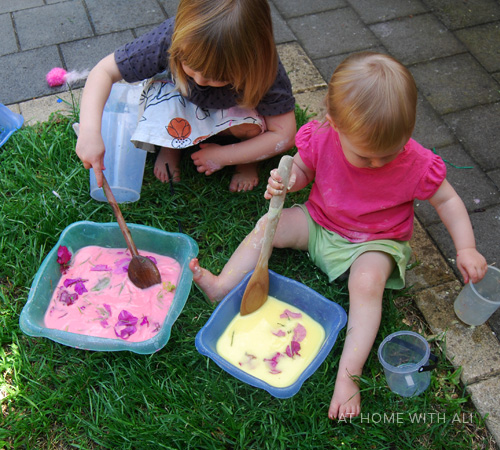 At home with Ali: Summer fun = Messy play