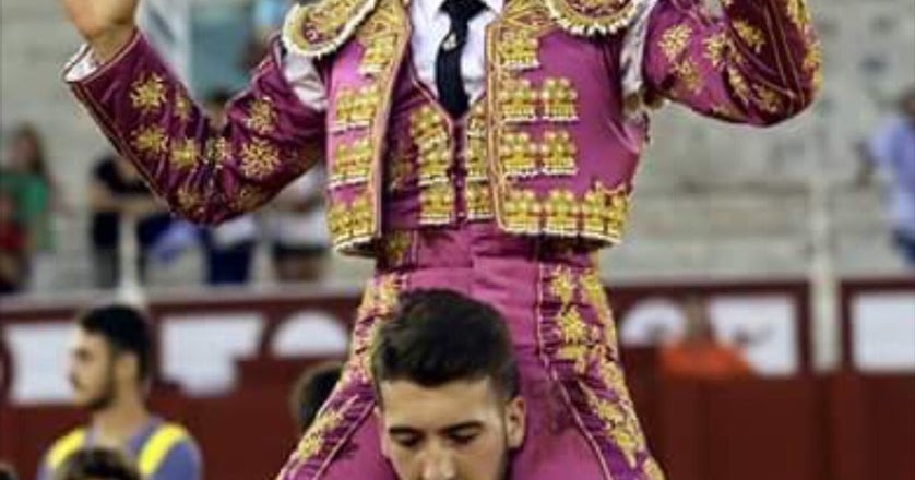 Lascosasdeltoro: Diego Luque primer triunfador en La Malagueta