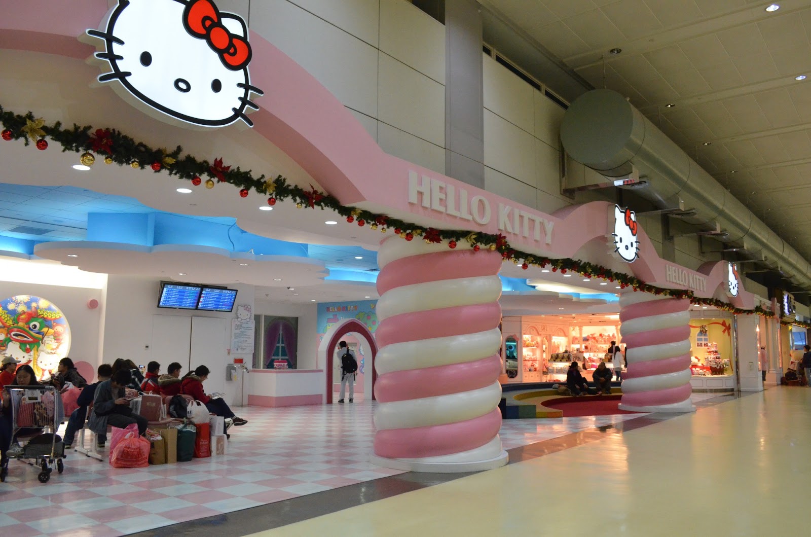 A Light Review: Eva Air Hello Kitty Terminal in Taiwan