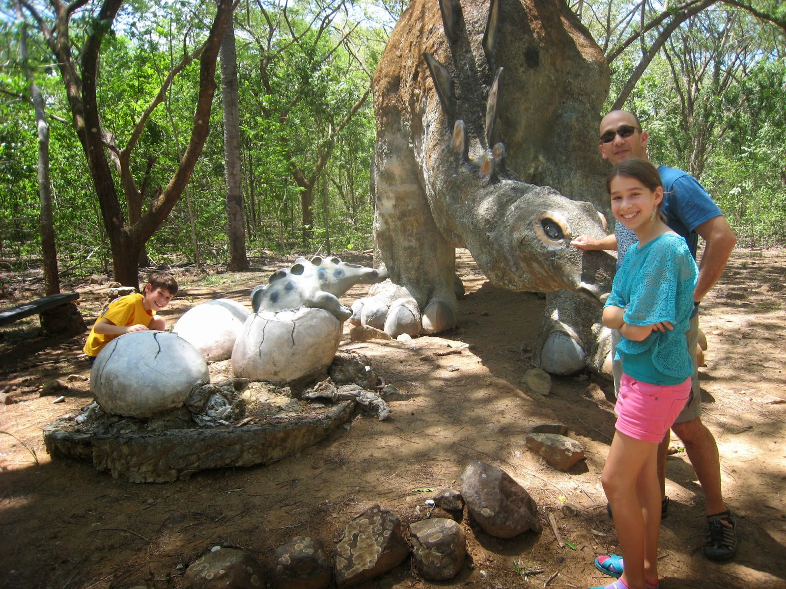 Blatts in Costa Rica: Dinosaurs in Costa Rica?!