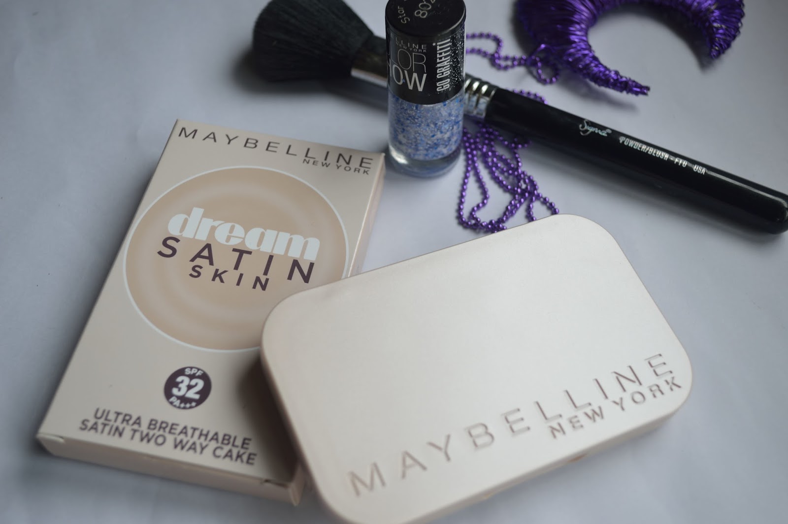 RIDZI MAKEUP: MAYBELLINE DREAM SATIN TWO WAY CAKE FOUNDATION REVIEW