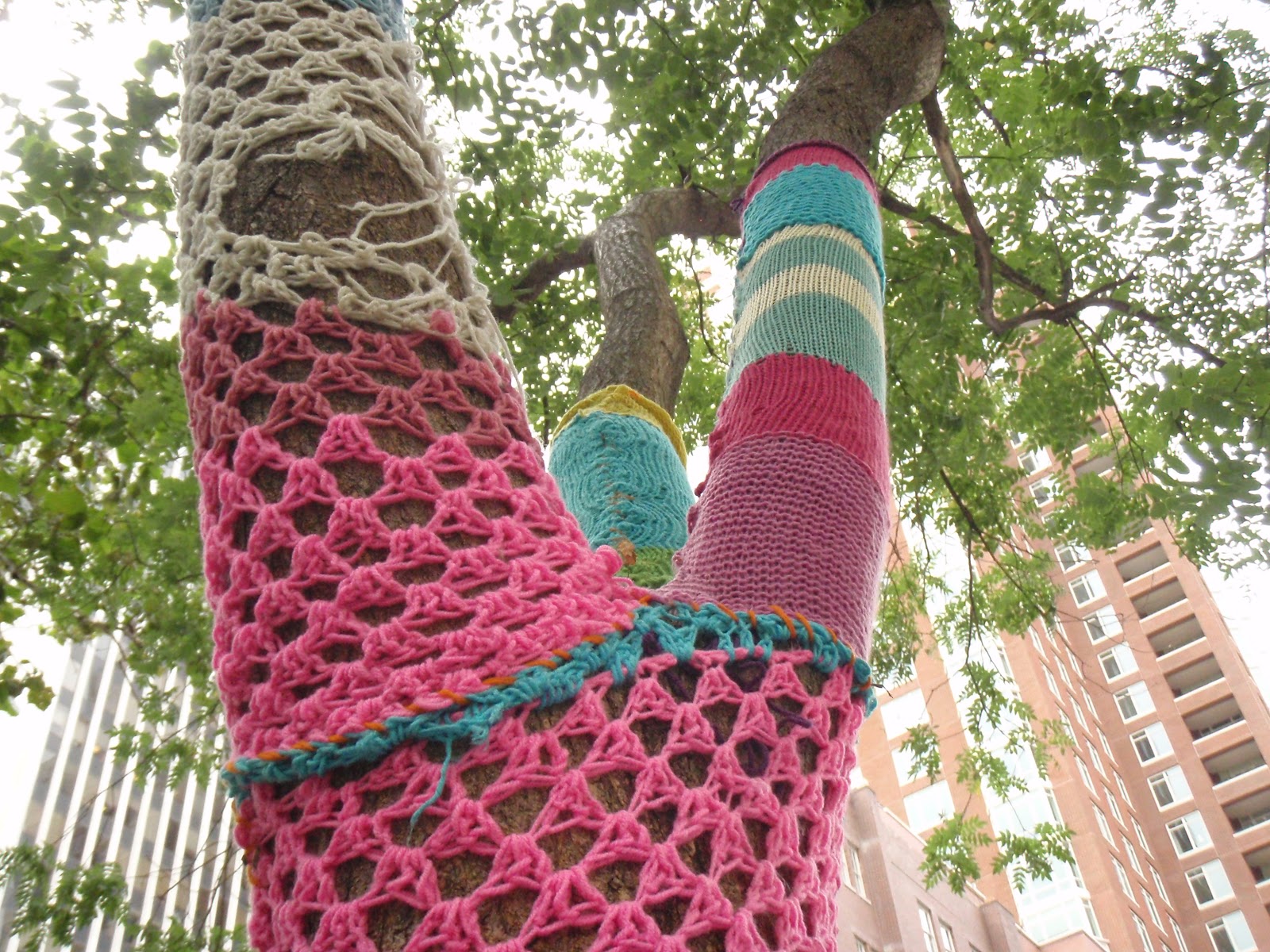 Nook & Cranny: Yarn bombing / Guerilla knitting