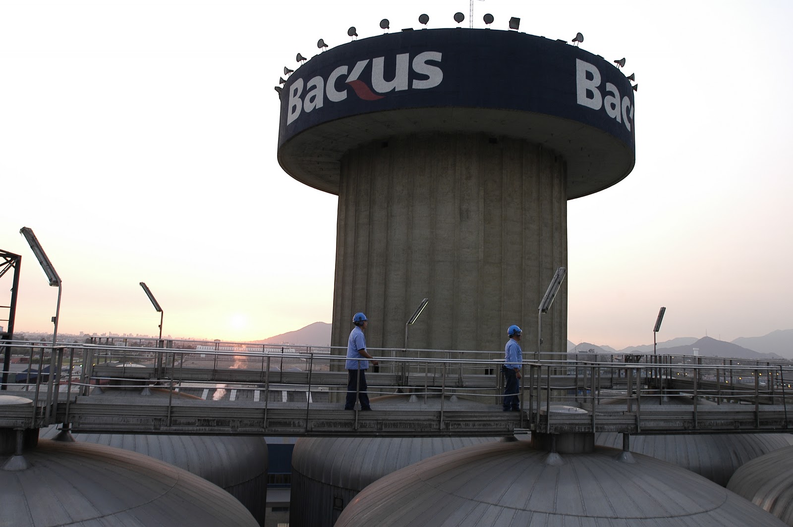 BACKUS: 800 MILLONES DE SOLES DE INVERSION ~ LA NOTICIA BUENA DEL DIA