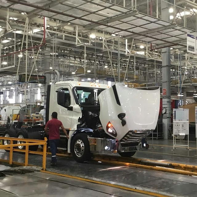 DIECIOCHO RUEDAS: NEW CASCADIA EL CAMIÓN MAS EXITOSO DE FREIGHTLINER ...