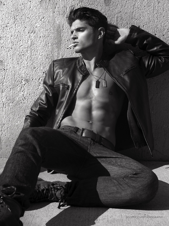 Série Sussurro – Hush, Hush: Drew Doyon "Patch Cipriano"