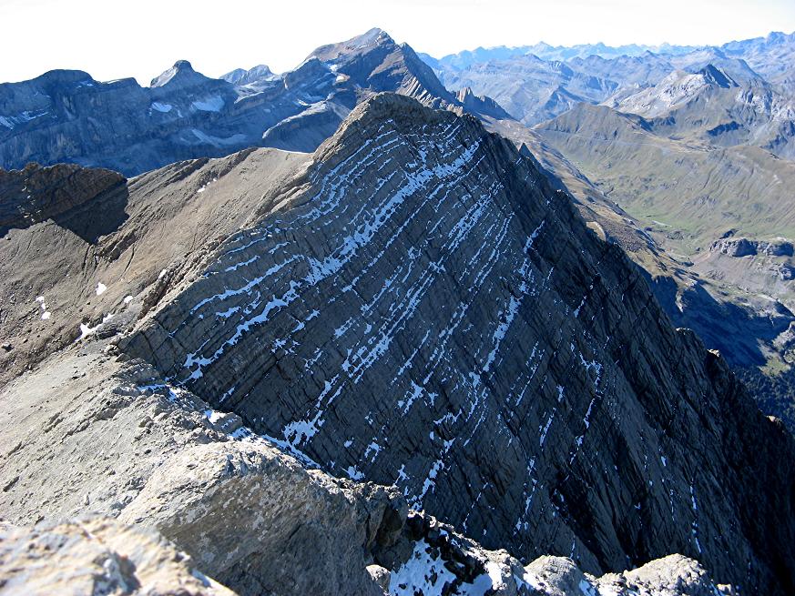 Lagrolenpyrénées: Grand Astazou, par la brèche de Tuquerouye