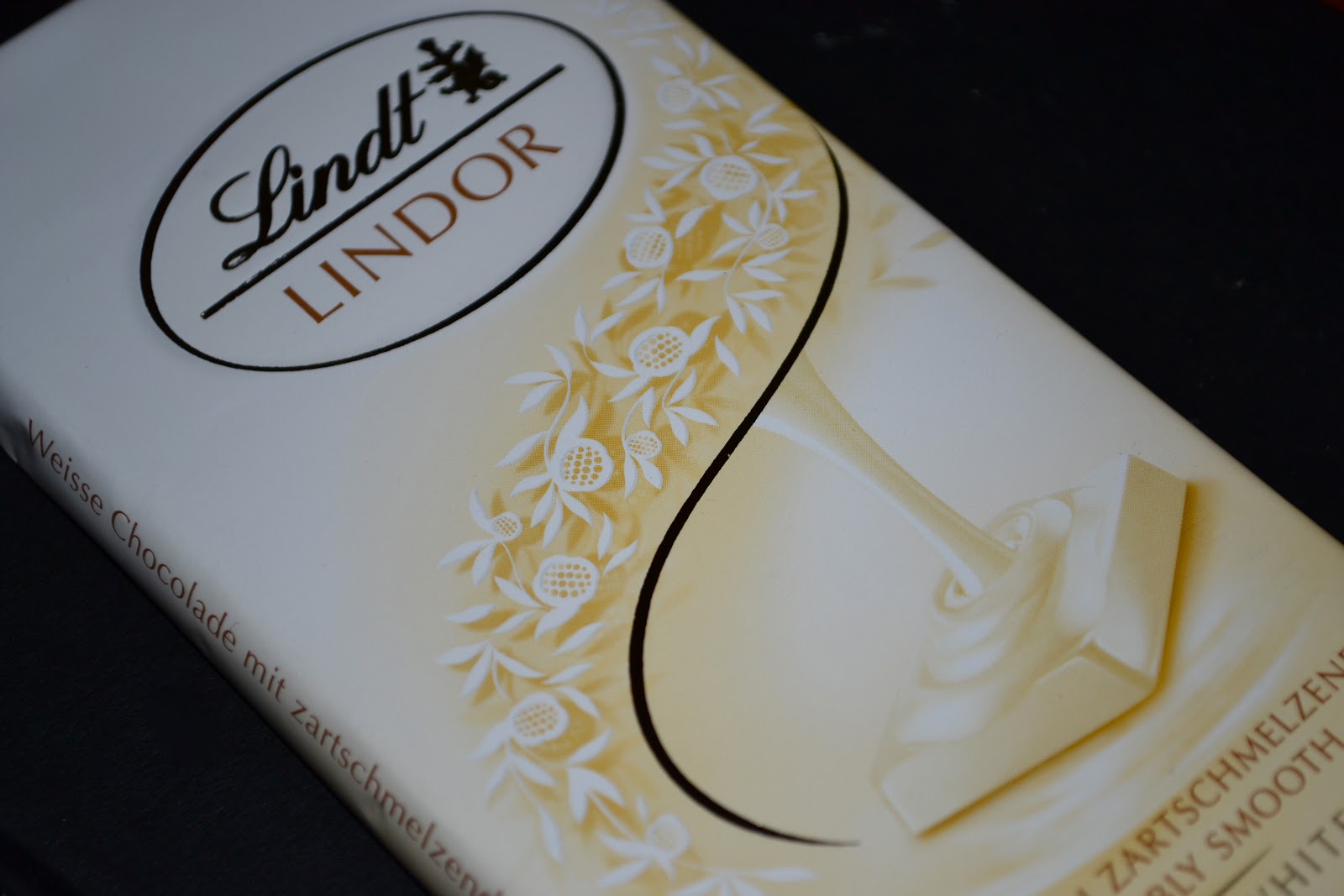 Chocolat Indulgence: Lindt Lindor White Chocolate