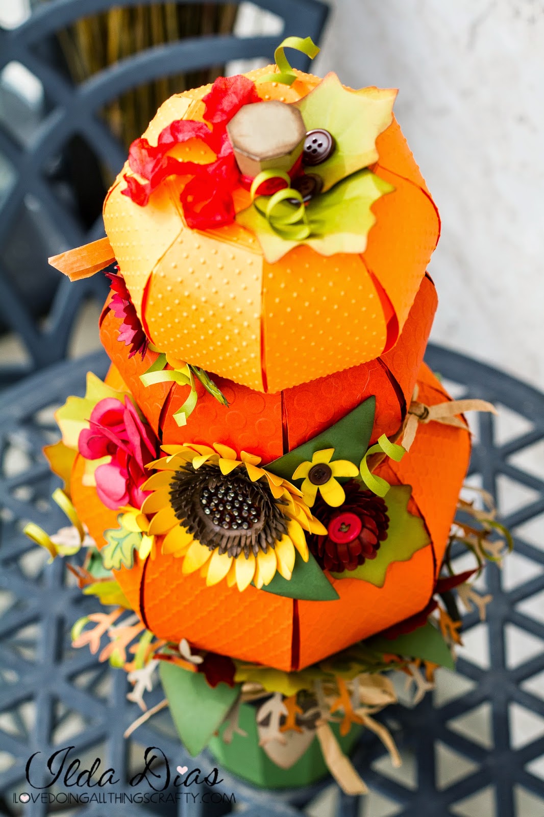 I Love Doing All Things Crafty: Fallin' Pumpkins 3D Paper Centerpiece ...