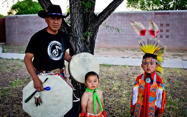 White Wolf : A photographic voyage into America's largest Native ...