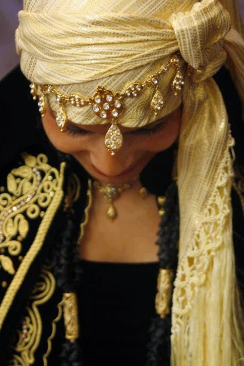 Mariage Algerie: Le Karakou, un indispensable