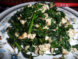 Macam Macam Ada...: Sayur Pucuk Manis dengan Telur