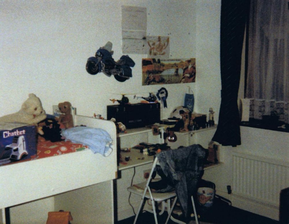 So Many Posters! 40 Pictures of 1980s Teenage Bedrooms That'll Take You ...