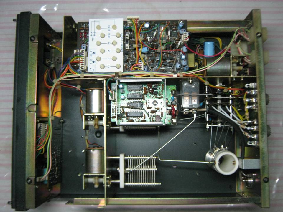 MEDAN RADIO: Icom AT-100