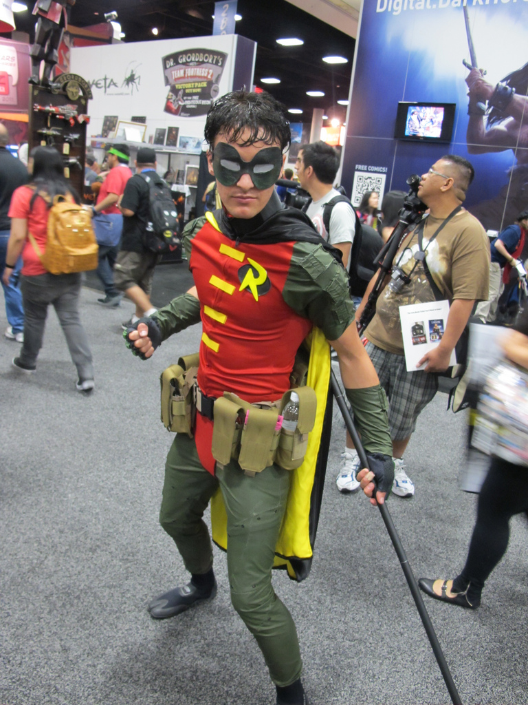 Robin Cosplayers – Captured Heroes