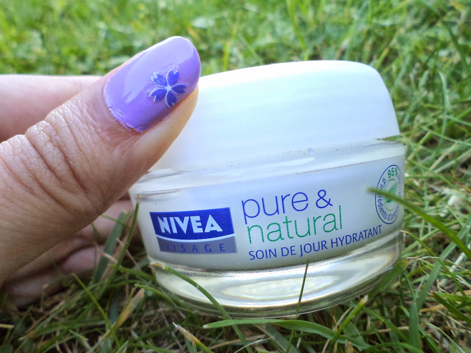 Le Monde d'une Brunette: La Crème Hydratante Pure & Natural de Nivéa!