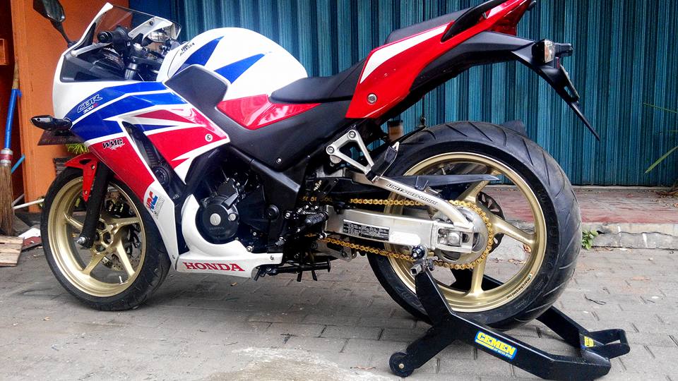 ACR Blog: Baby Fireblade aka CBR 250R Swing Arm CBR 600RR