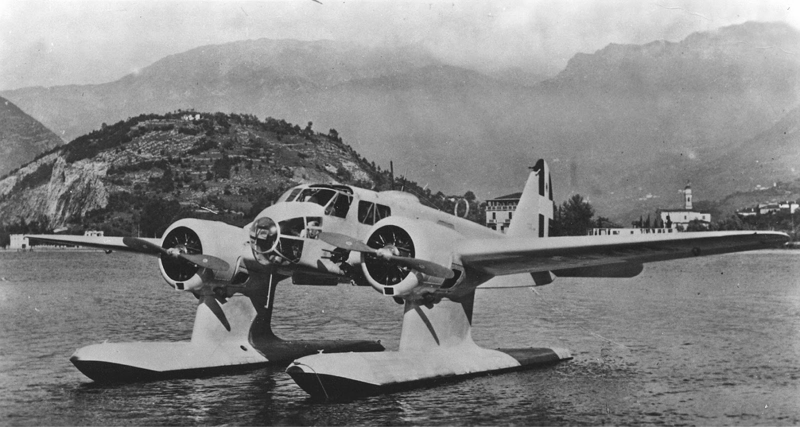 Italian Aircraft of WWII: CAPRONI BERGAMASCHI CA 316