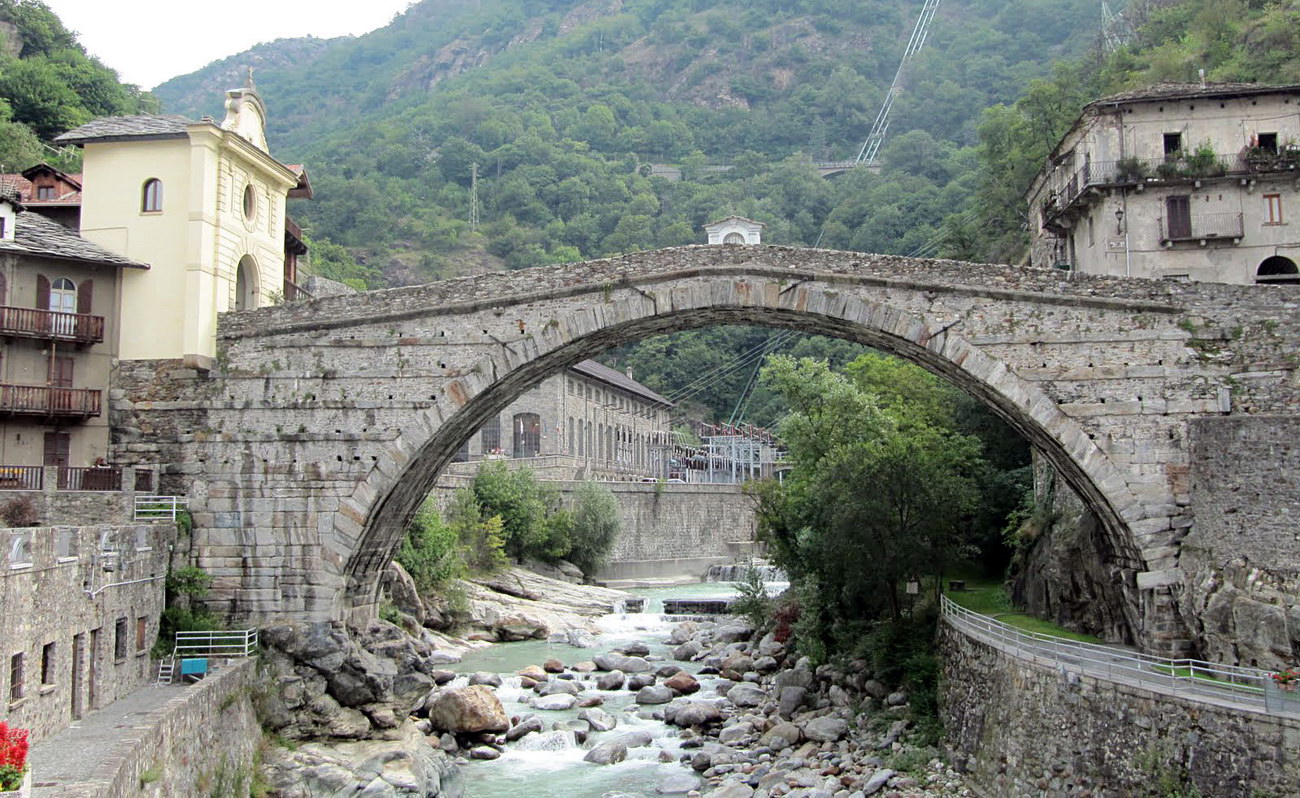 Ingeniería Romana: Augusta Praetoria, ciudad de la Galia Cisalpina ...