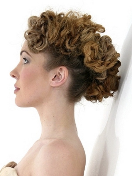 Cortes y Peinados del Mundo: Cabello corto con rizos