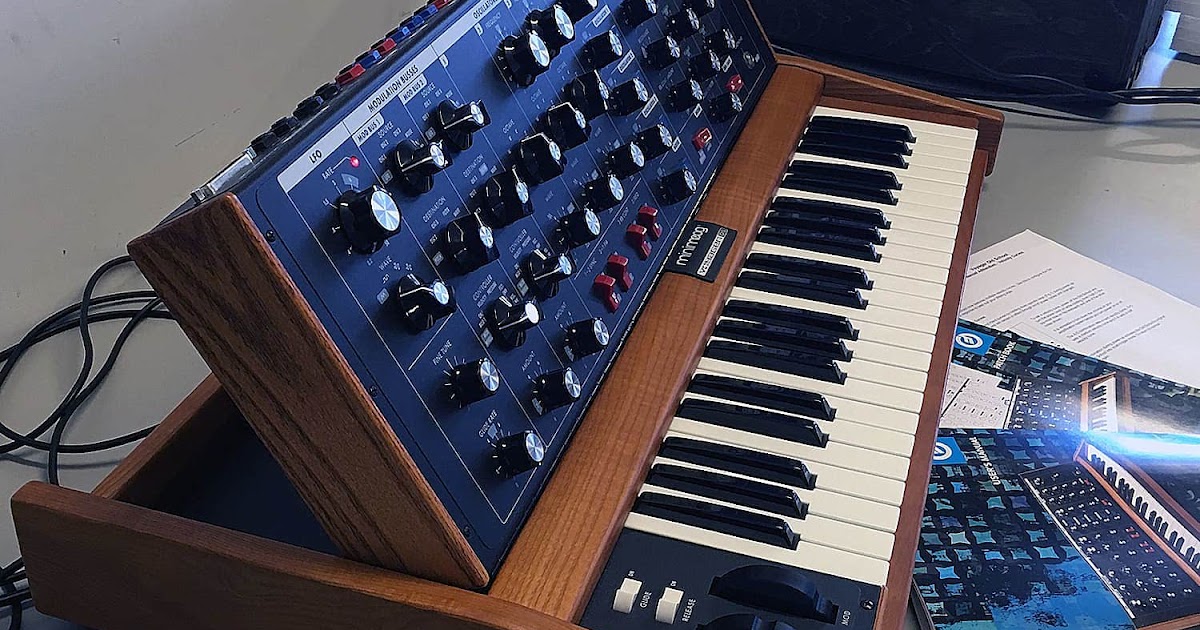 MATRIXSYNTH: Pittsburgh Modular Synthesizers Moog MiniMoog Voyager Old ...