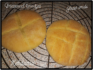 Gbizat smida (griesmeelbroodjes)