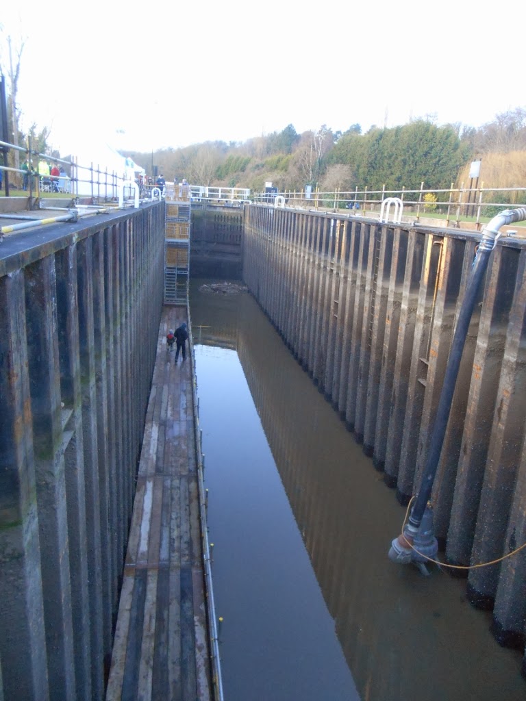 Walking The Peak: Down Inside Sprotbrough Lock