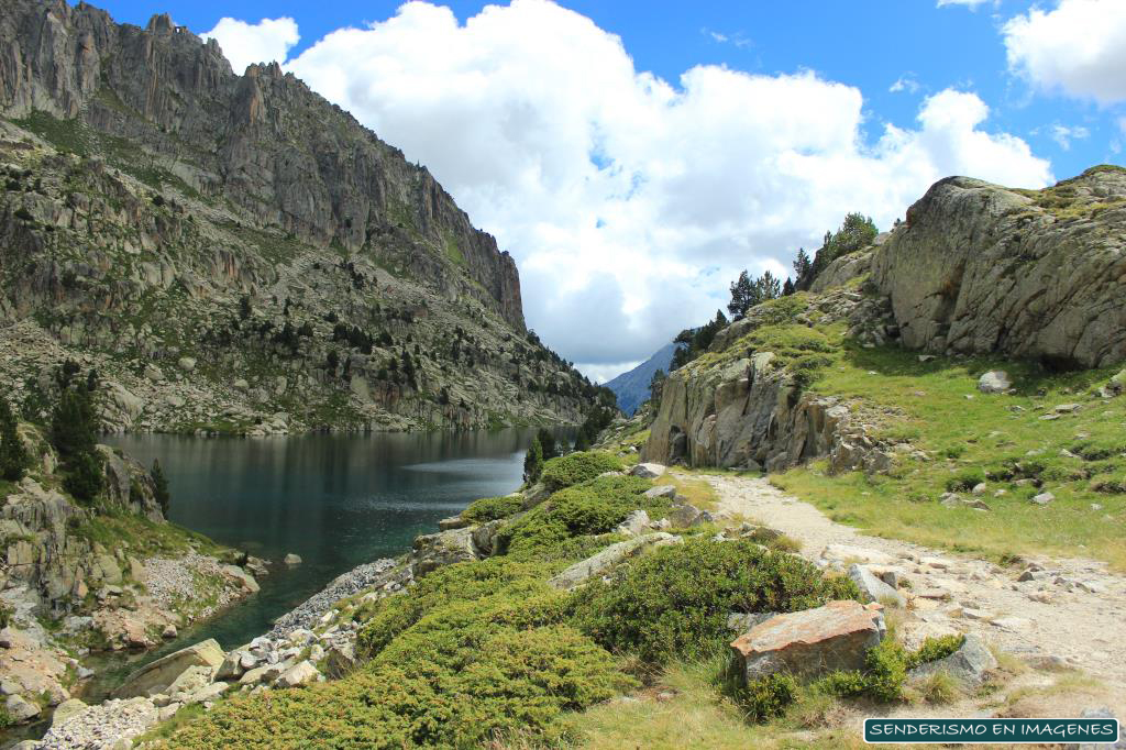 SENDERISMO EN IMAGENES : Estany d'Amitges-Estany de la Ratera-Llac de ...