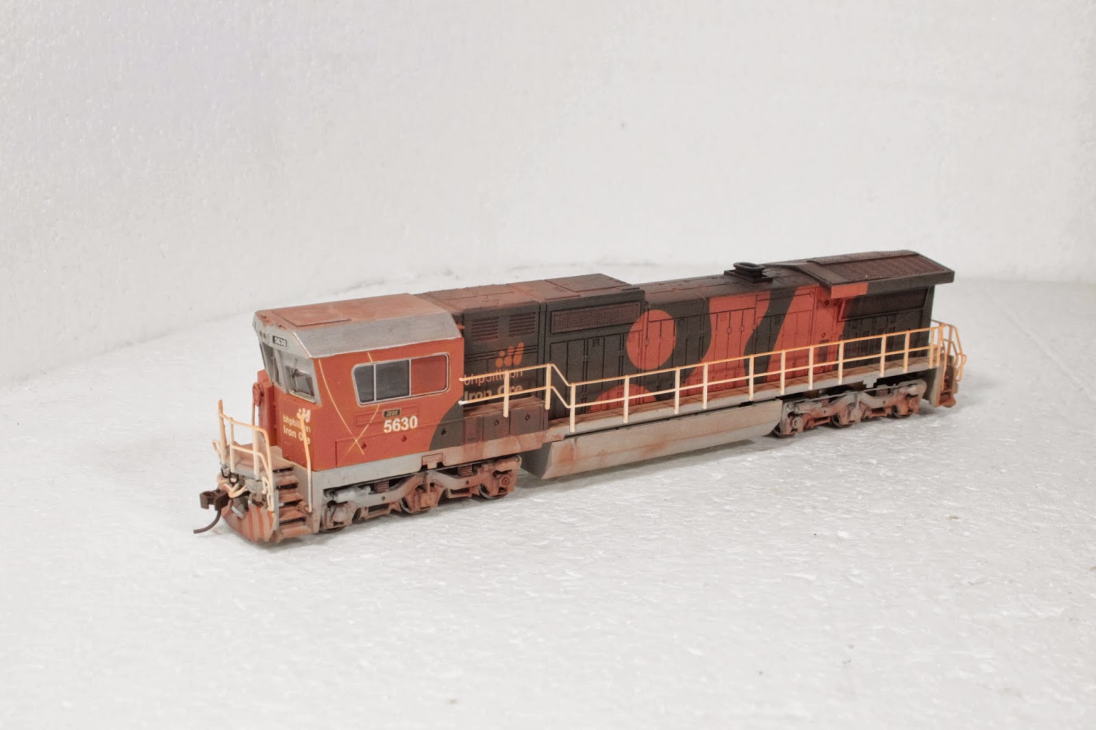 Barcoola: BHP Billiton CM40-8 5630 SD40 3086, and AN CL5 weathering by ...