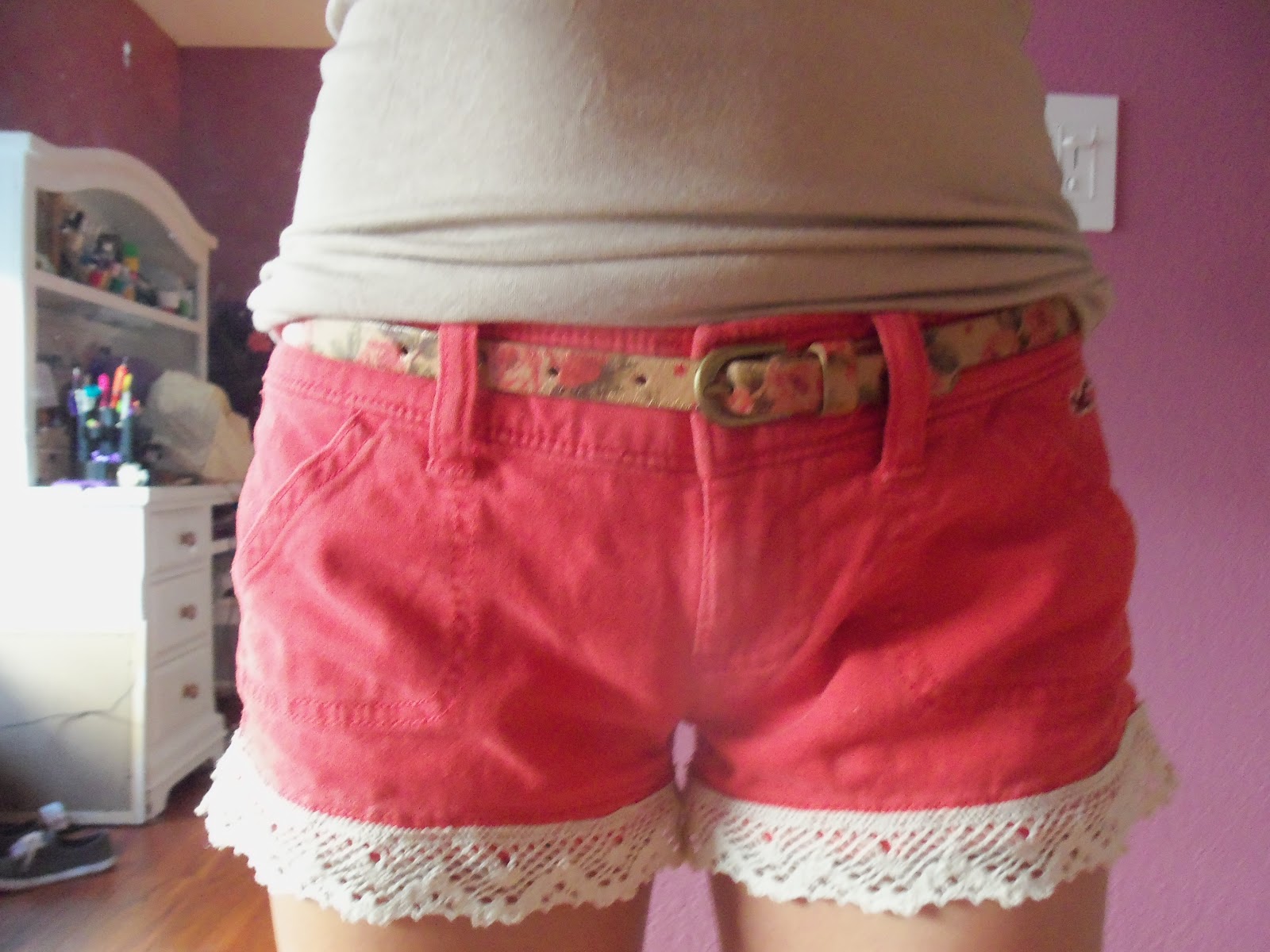 DIY Courtney: DIY Lace trim shorts