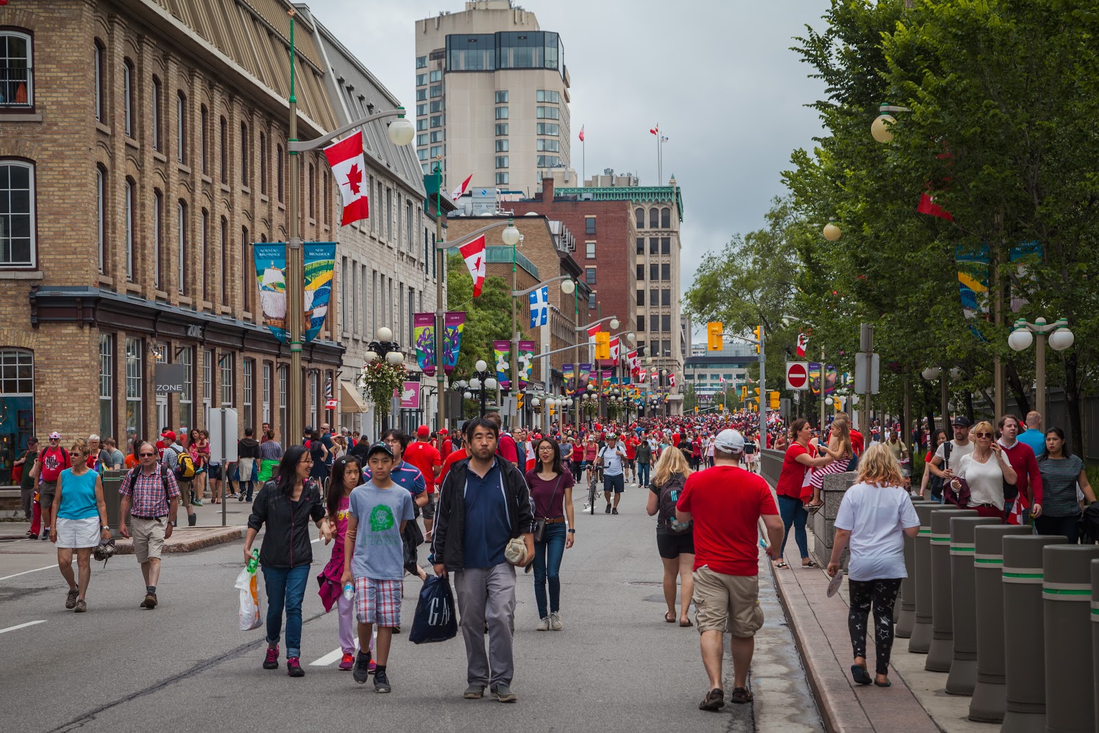 Red and White are Colours of Canada - Explore the World with Simon Sulyma